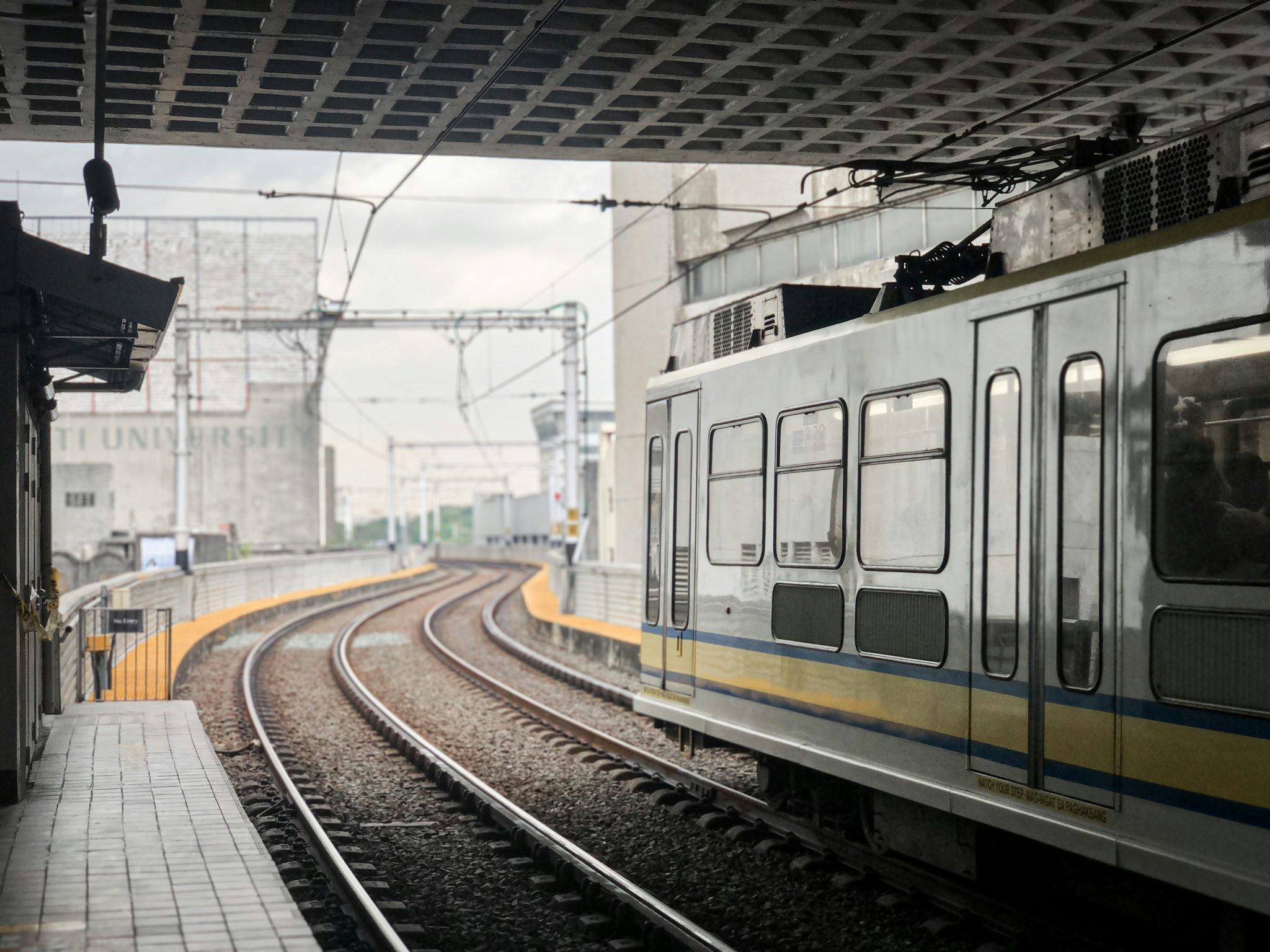 10 Tips for Your Philippine Commute: LRT and MRT (2025)